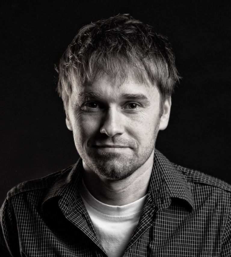 Damian Lechoszest | ArtzLine.com